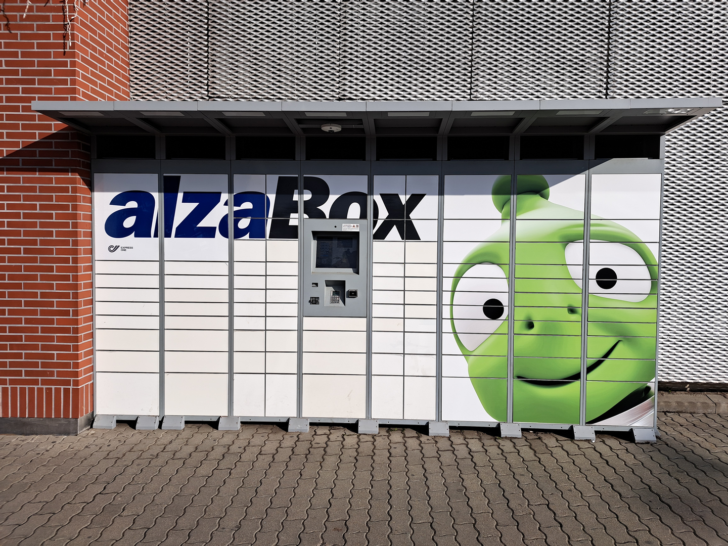 Gombamód szaporodó Alza csomagautomaták