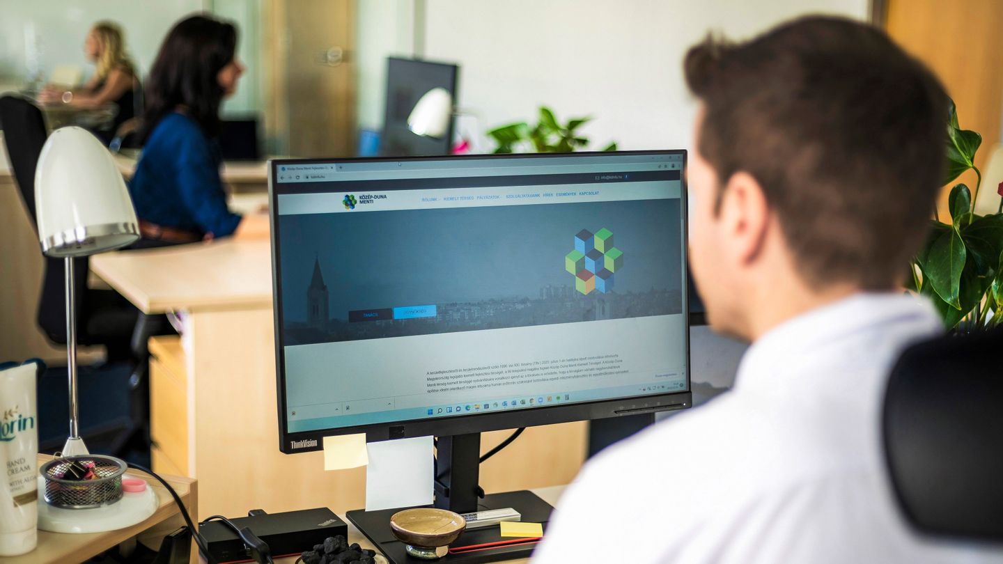 Pályázatok írása, képzési rendszerek összehangolása: többek között így ...