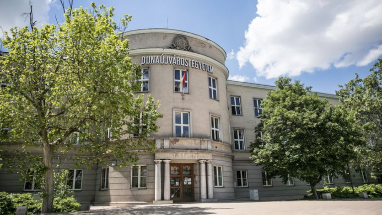 Digitális oktatásra áll át a Dunaújvárosi Egyetem