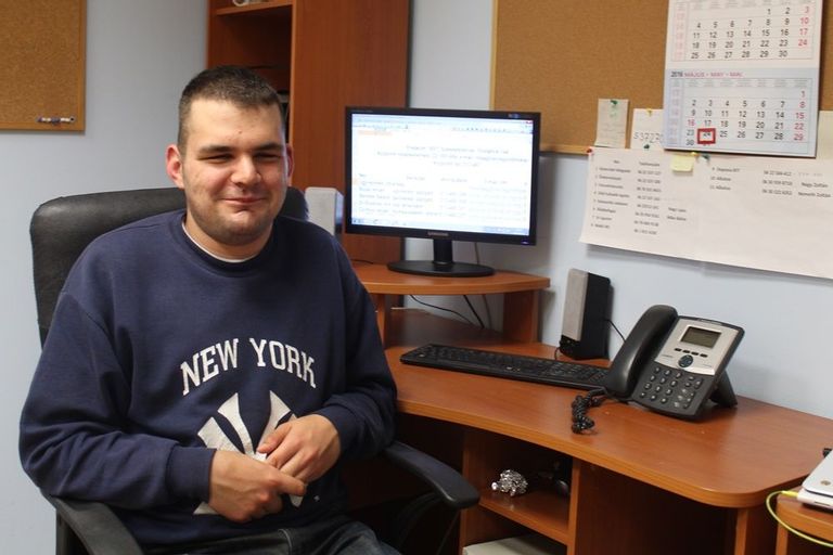 Gyarmati Gábor tabuk nélkül kezeli a vakságot